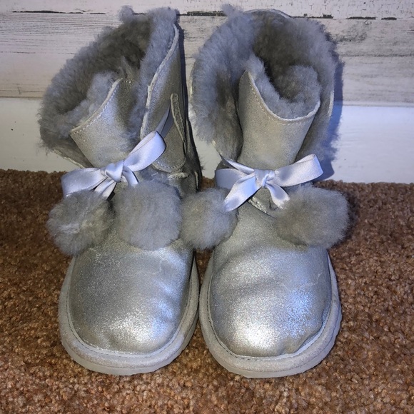 UGG | Shoes | Silver Ugg Slipper Booties Sheepskin Style Insulated Sz 5 ...